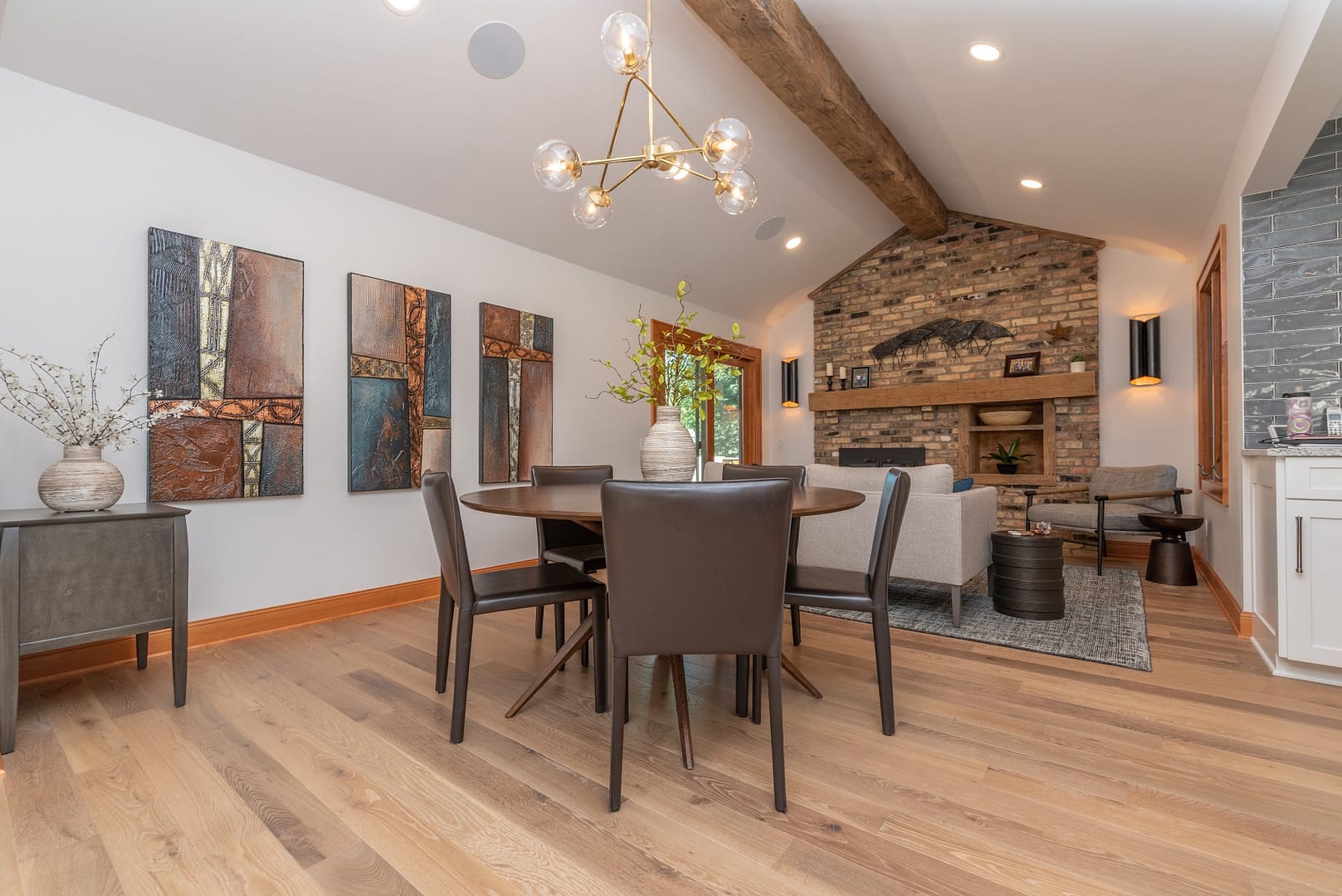 About Us - Elegance Plyquet